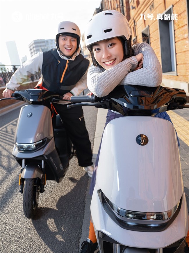 九号F2z 110 MAX首发亮相：ABS+ALC全镜幕照明，打造国民级智能出行伙伴_新浪科技_新浪网