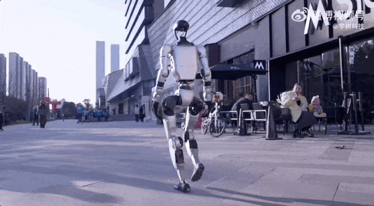 宇树机器人上演弯道超人 歪果仁看呆：质疑是特效|机器人|超人_新浪科技_新浪网