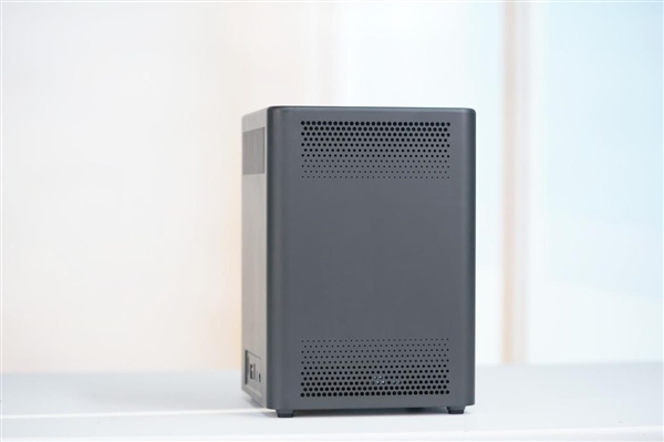 高性价比4盘位NAS！极空间私有云Q4图赏_新浪科技_新浪网