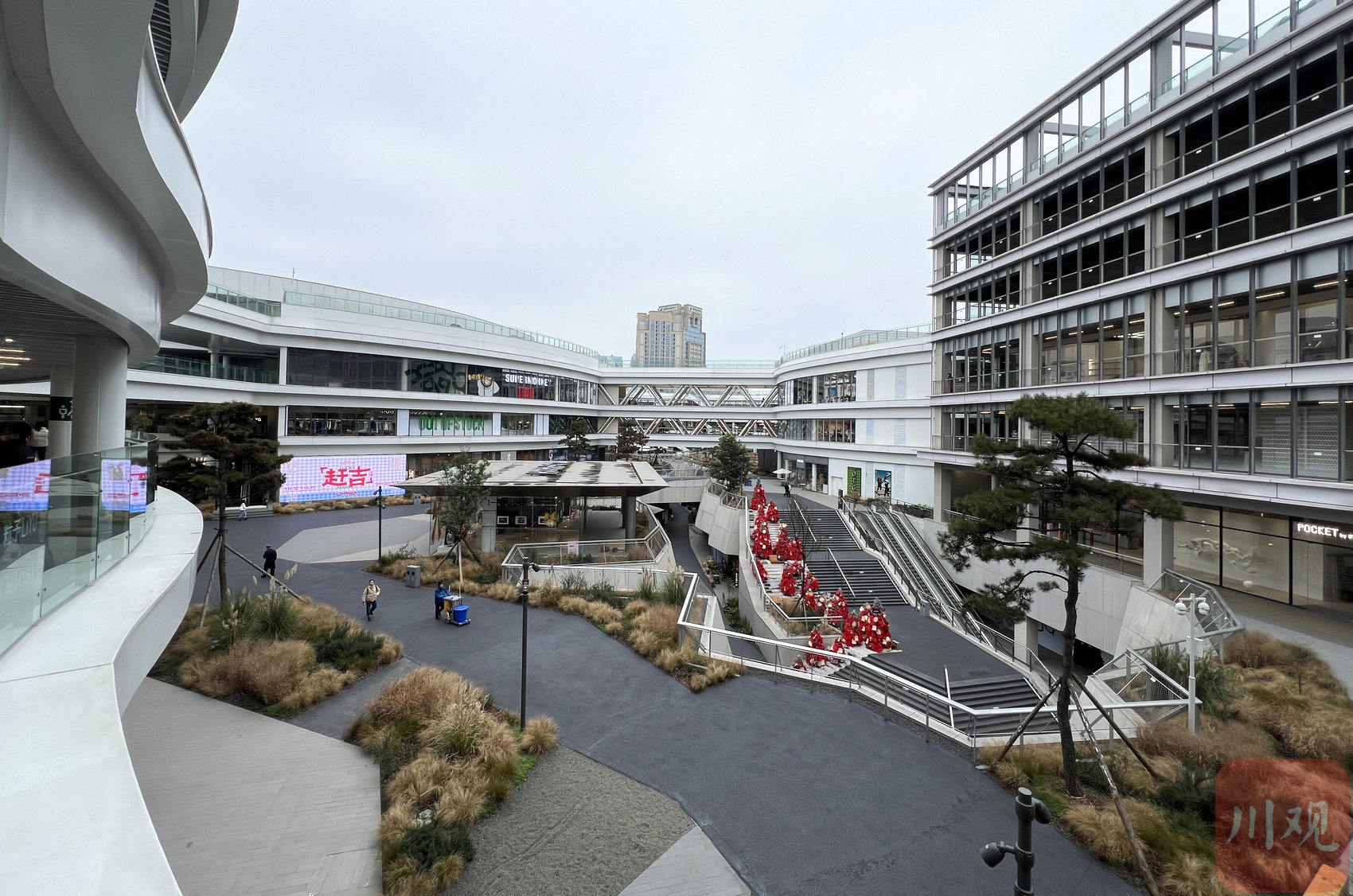 万千气象看四川丨“此地CyPARK”：全程骑车购物 成都这个非标商业太会“玩儿”！|四川省_新浪财经_新浪网