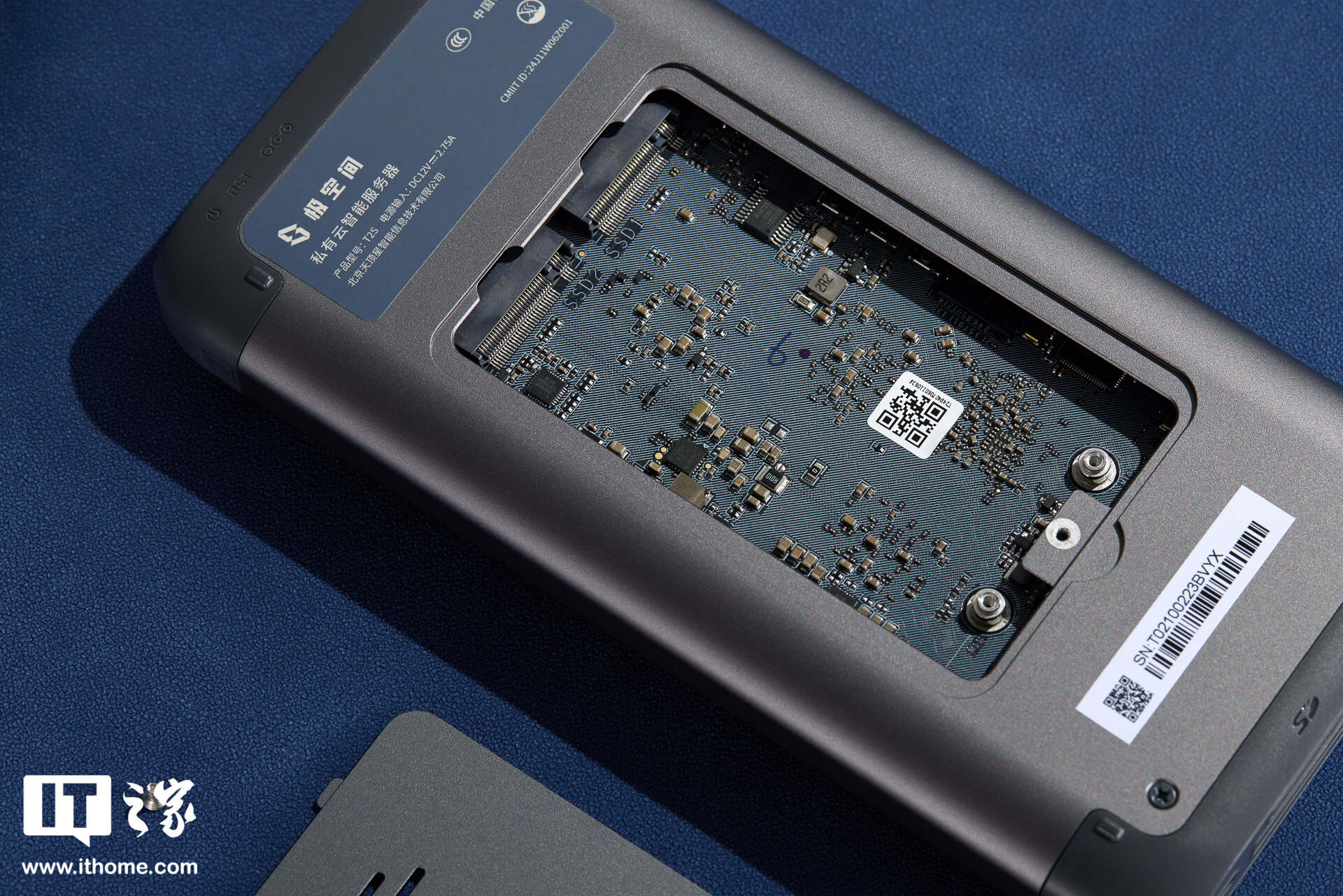 【IT之家开箱】极空间私有云 T2S 图赏：小巧、便携、多接口、多功能的随身 NAS_新浪科技_新浪网