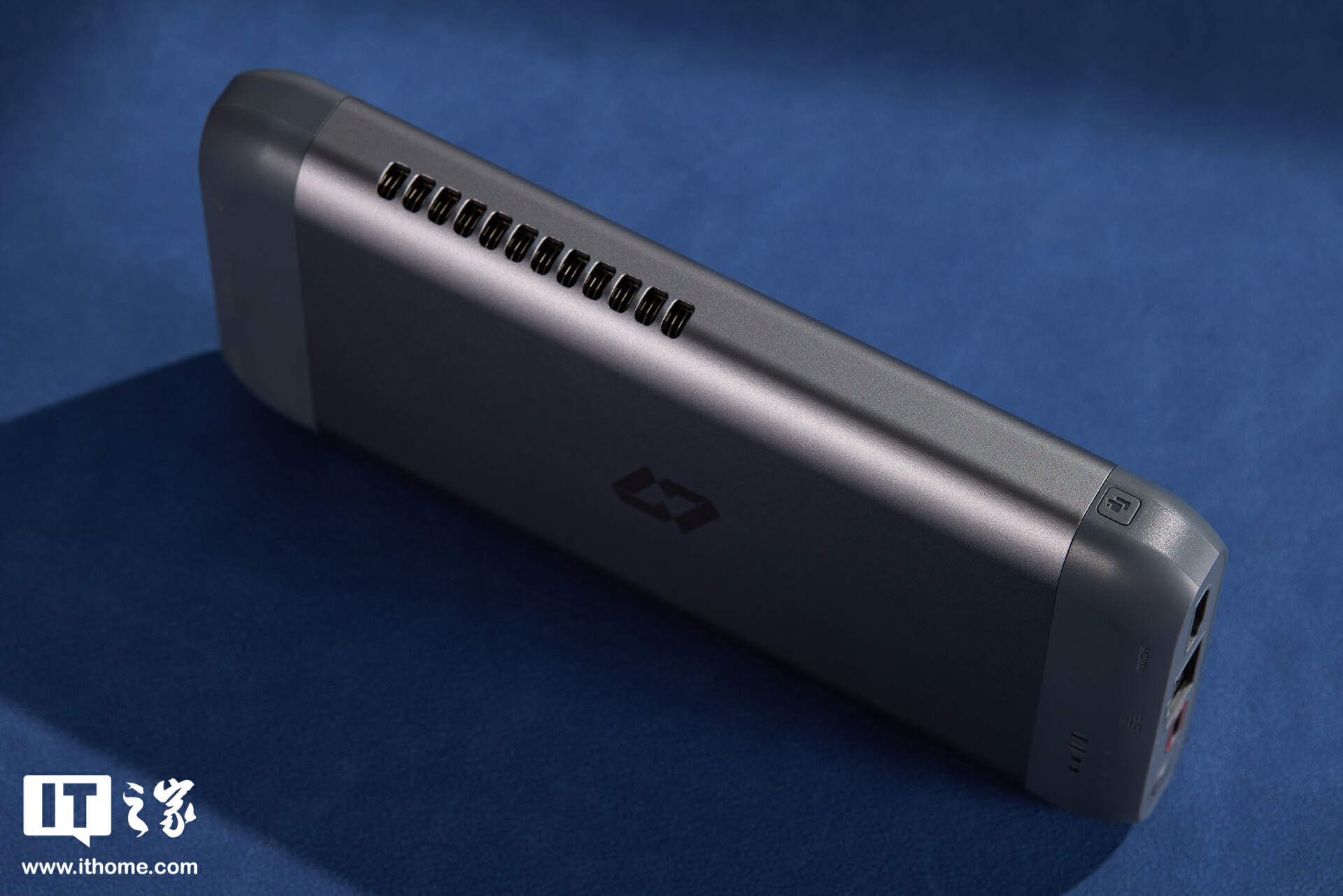 【IT之家开箱】极空间私有云 T2S 图赏：小巧、便携、多接口、多功能的随身 NAS_新浪科技_新浪网