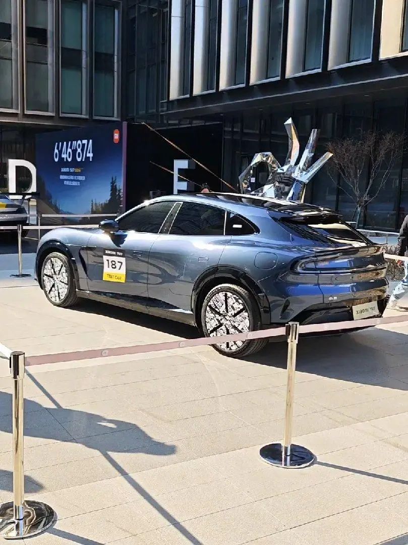 雷军发视频秀 SU7 Ultra 原型车，YU7 亮相小米科技园|雷军_新浪财经_新浪网