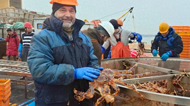 俄罗斯帝王蟹新鲜到港！“从深海到餐桌”快速通道将常态化运行|俄罗斯_新浪财经_新浪网
