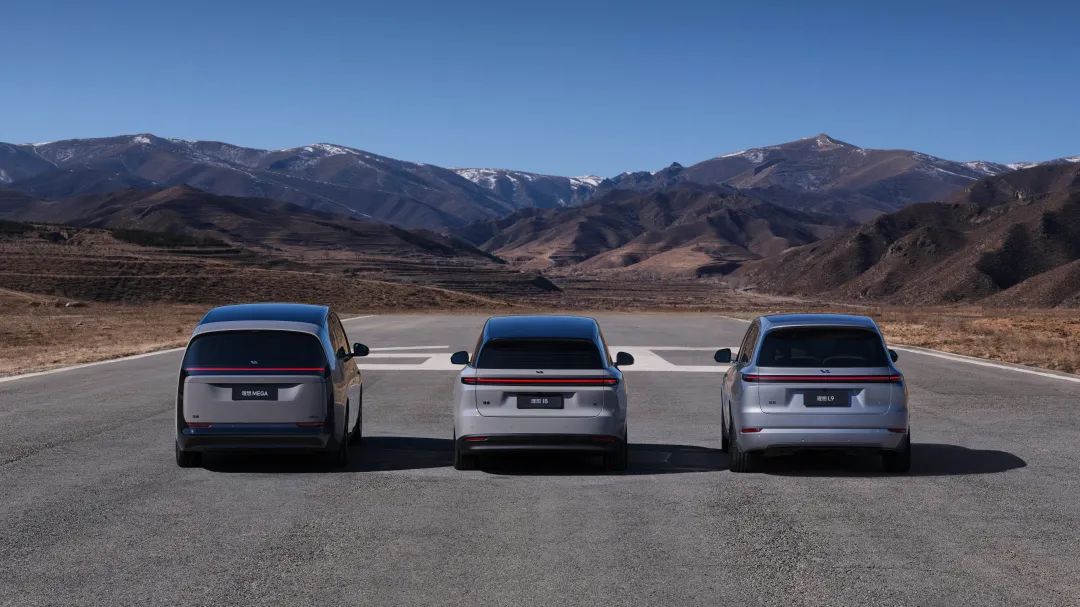 理想汽车首款纯电SUV理想i8亮相，股价大涨近13% 李想揭秘命名逻辑_创事记_新浪科技_新浪网