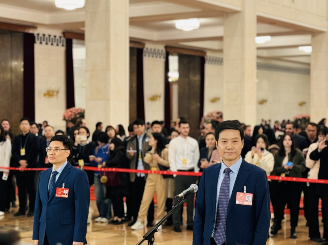 雷军亮相代表通道，称小米的发展离不开科技创新 | 两会声音|雷军_新浪财经_新浪网