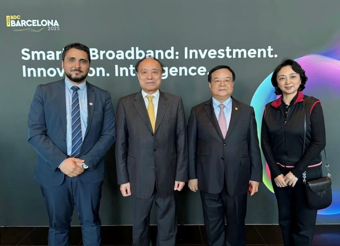 当中国“智算心跳”与全球共振：九章云极DataCanvas首秀MWC 2025_新浪科技_新浪网