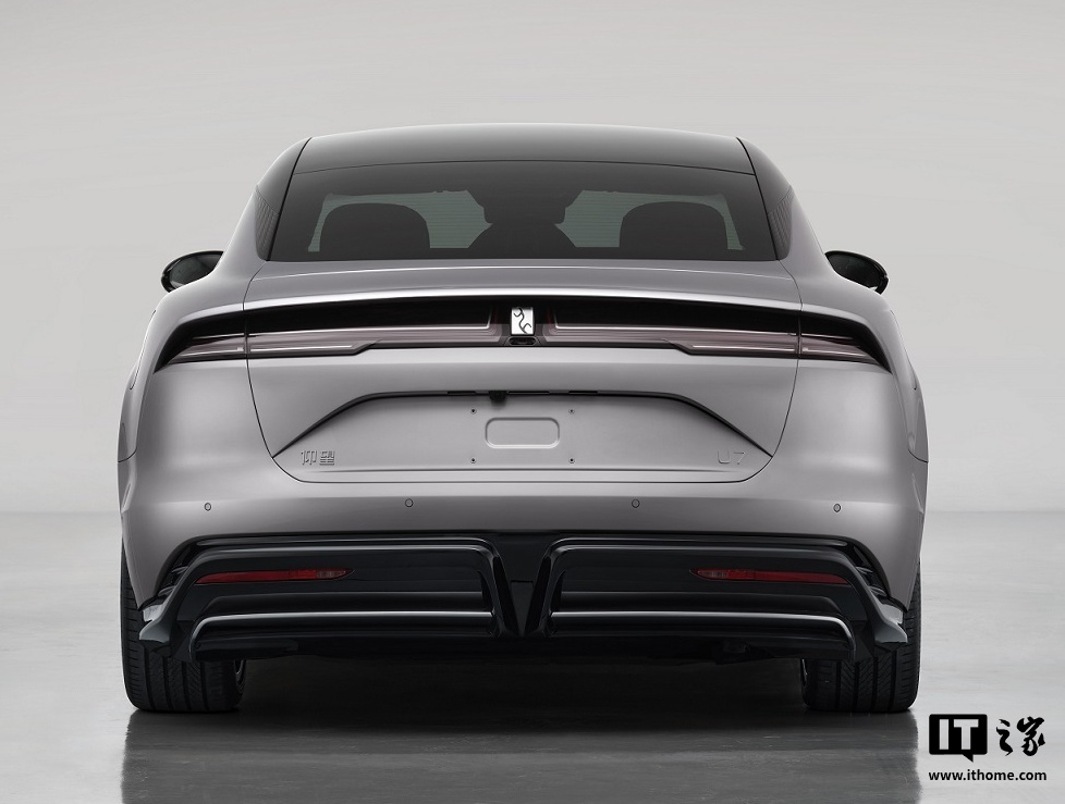 比亚迪仰望 U7 汽车融合易四方、云辇-Z 技术，支持同侧双轮 160km/h 工况瞬时失压保持稳行特性_新浪科技_新浪网
