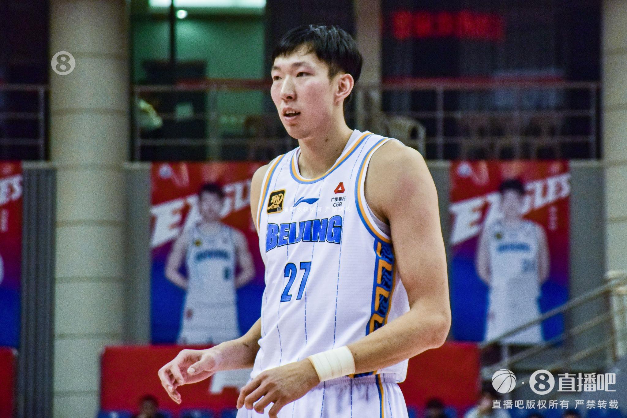 轻松两双！周琦6中5高效拿下12分10板3助1帽 周琦 北京 Cba常规赛 北京 周琦 手机新浪网