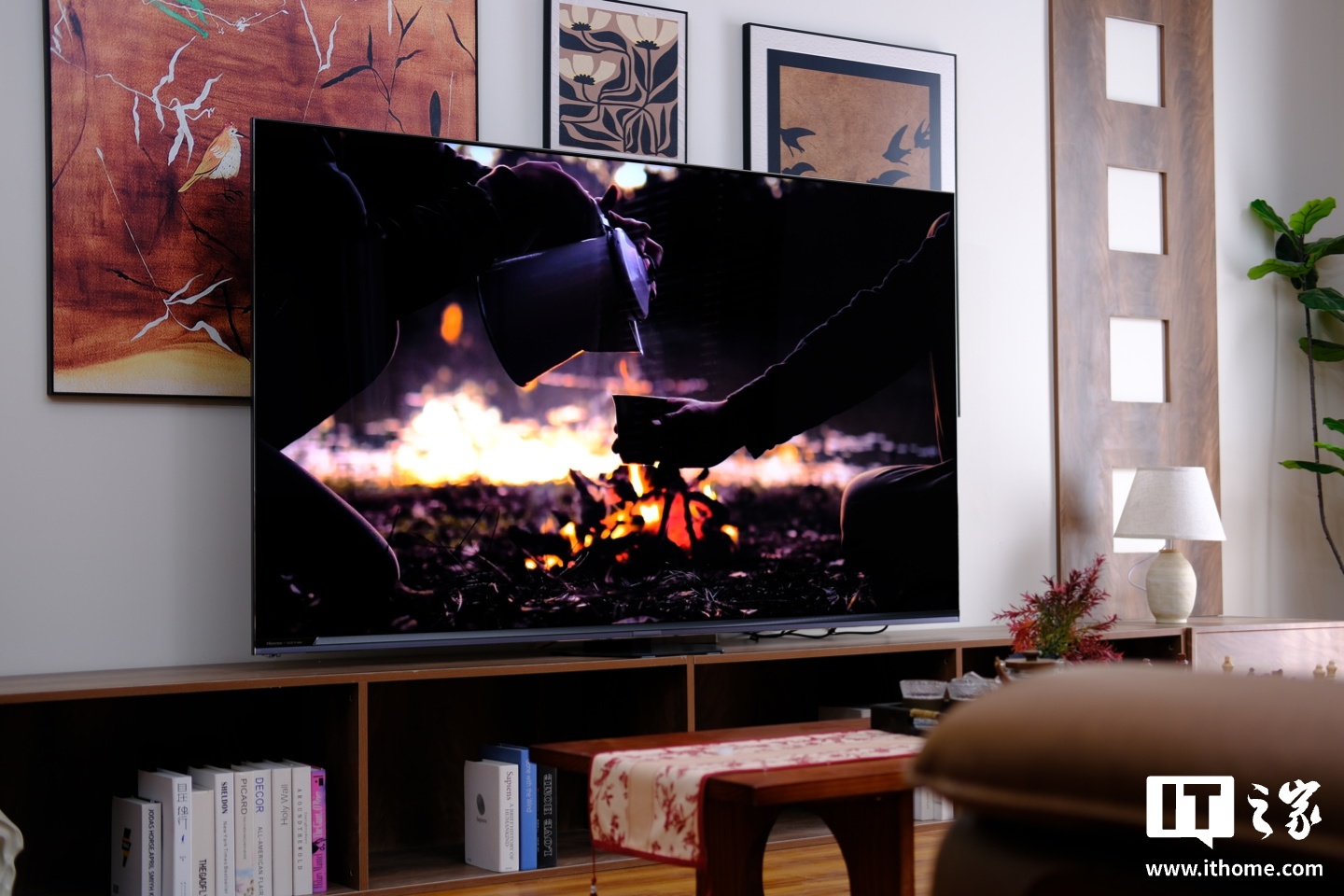 海信电视 E8Q Pro 开箱：搭载全球首颗信芯 AI 画质芯片 H7，升级黑曜屏 Ultra|AI|海信_新浪科技_新浪网