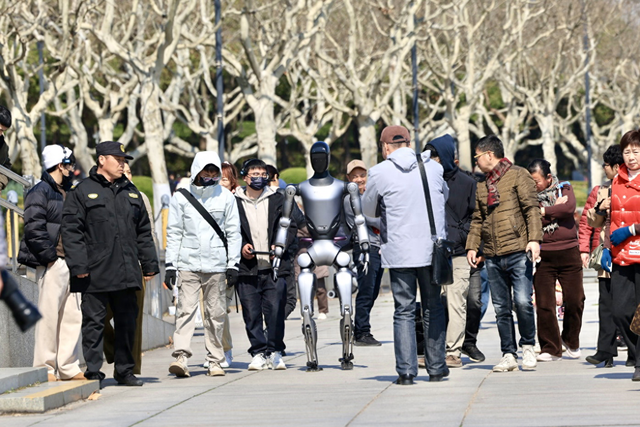 机器人公园行走引起围观，傅利叶开源Fourier ActionNet数据集|机器人_新浪财经_新浪网