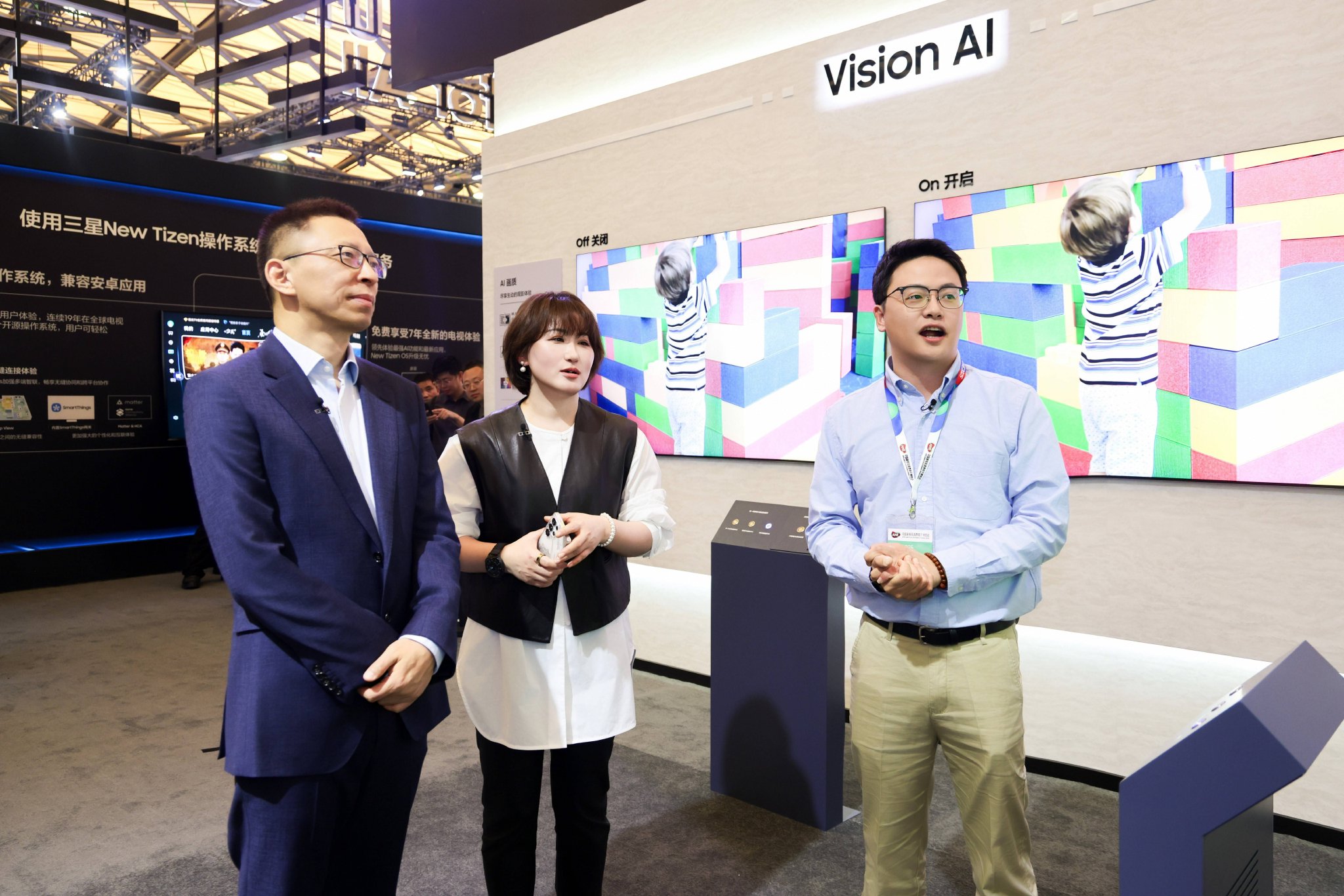 张朝阳探展AWE2025三星展台：体验VisionAI、透明MicroLED前沿显示科技，现场解码声光物理原理！|张朝阳_新浪财经_新浪网