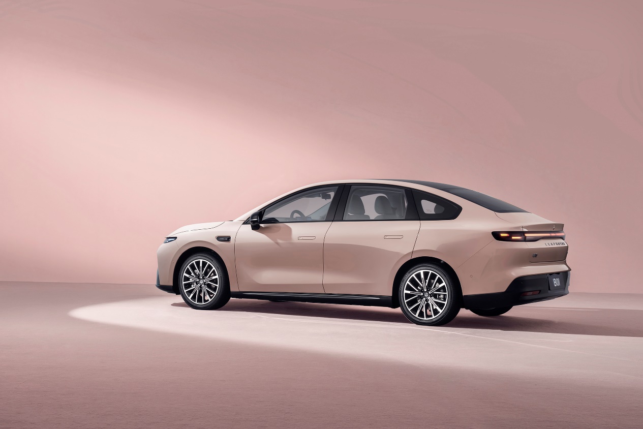 2025上海车展：零跑B01全球首秀|上海车展_新浪财经_新浪网