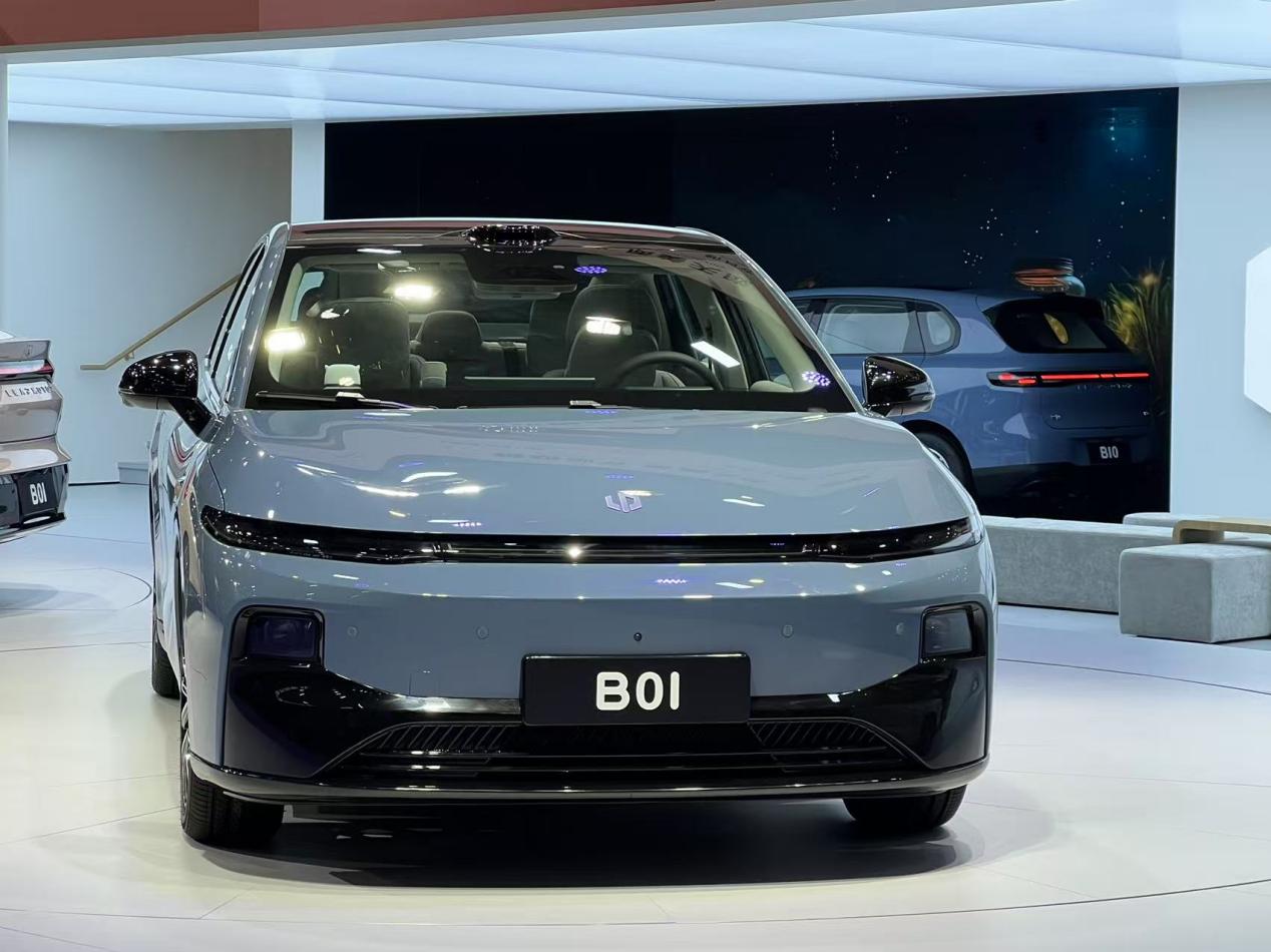 颜值引领 零跑B01携潘通发布浪漫“摩根粉”配色|轿车_新浪财经_新浪网