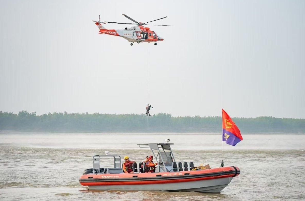 湖北首次在长江主干道举行大规模抗洪抢险综合实战演练|救援_新浪财经_新浪网