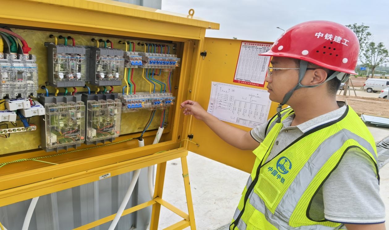 奋斗者坚守岗位为自贸港农业产业经济高质量发展助力|产业园_新浪财经_新浪网