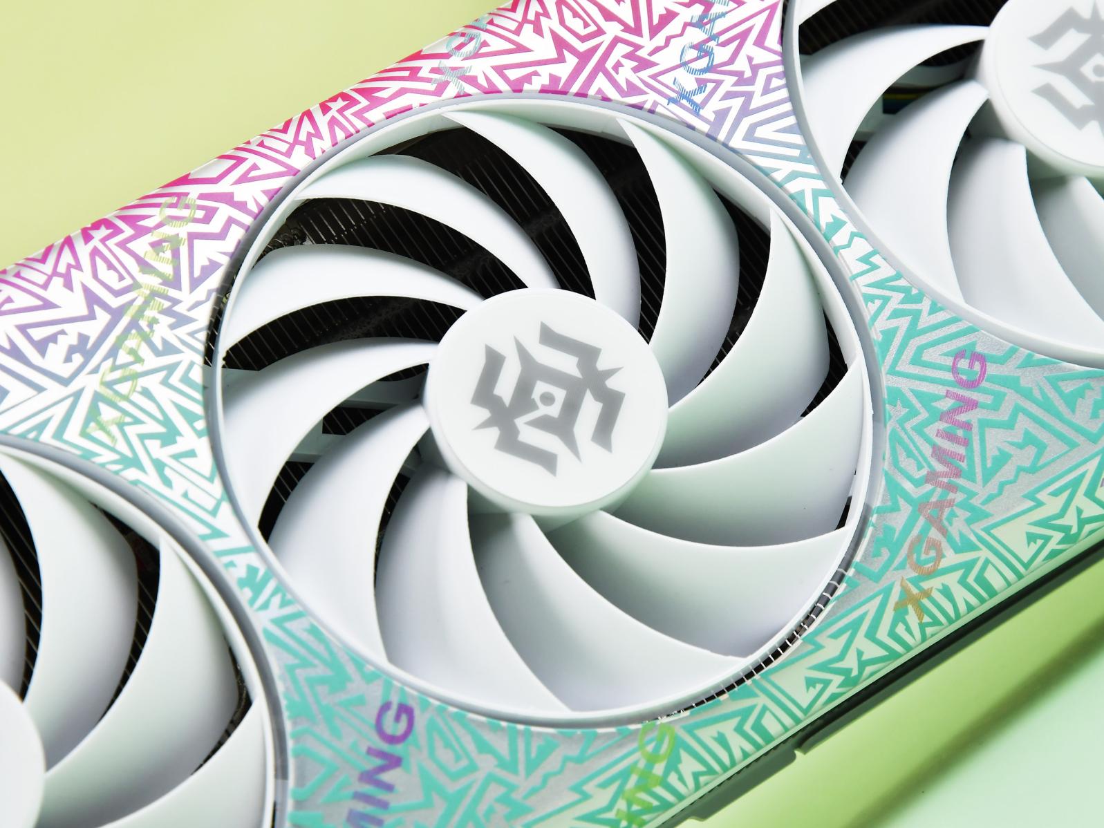2K小钢炮，性能、散热俱佳，索泰RTX 5060 Ti 8G XGAMING OC评测|索泰|凯尔·洛瑞_新浪科技_新浪网