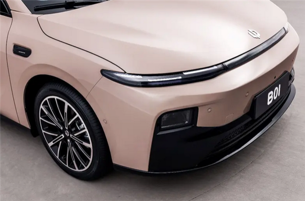 10万级纯电家轿！零跑B01续航信息曝光：56.2kWh电池提供550km续航|10-15万_新浪科技_新浪网