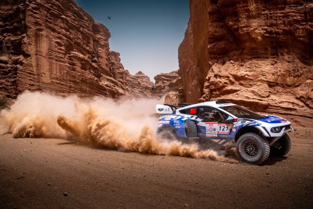 爱跑·2025中国环塔国际拉力赛盛大启幕！延安酒乌海速驰运动俱乐部激情开跑|赛段_新浪财经_新浪网