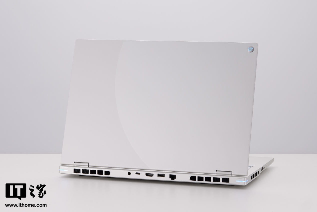 【IT之家评测室】七彩虹 iGame M16 Origo 全能游戏本评测：终于要走高端路线了_新浪科技_新浪网