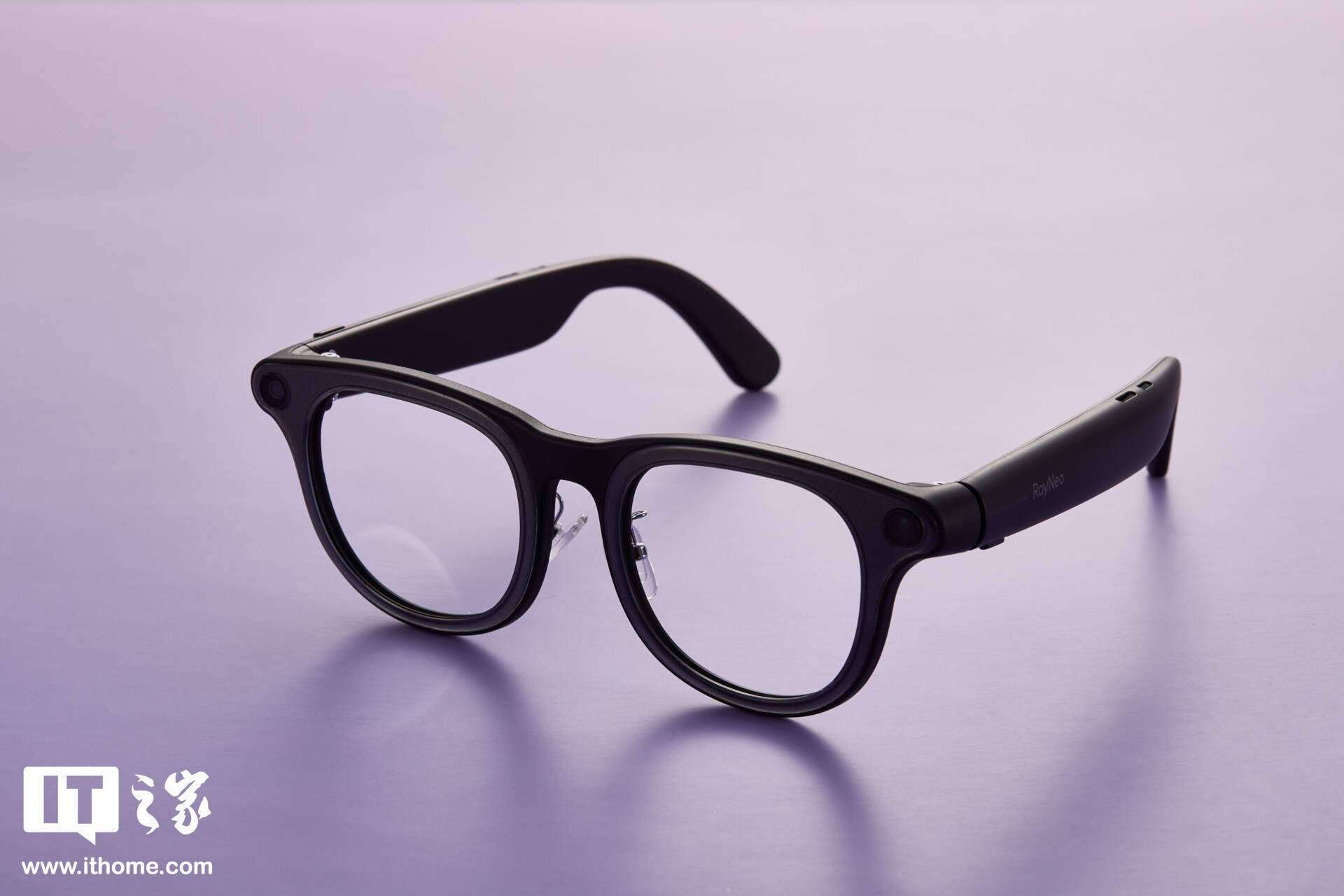 【IT之家开箱】雷鸟 RayNeo V3 Slim AI 拍摄眼镜实拍：39g 轻装上阵，看到就能拍到|雷鸟|IT之家|AI_新浪科技_新浪网