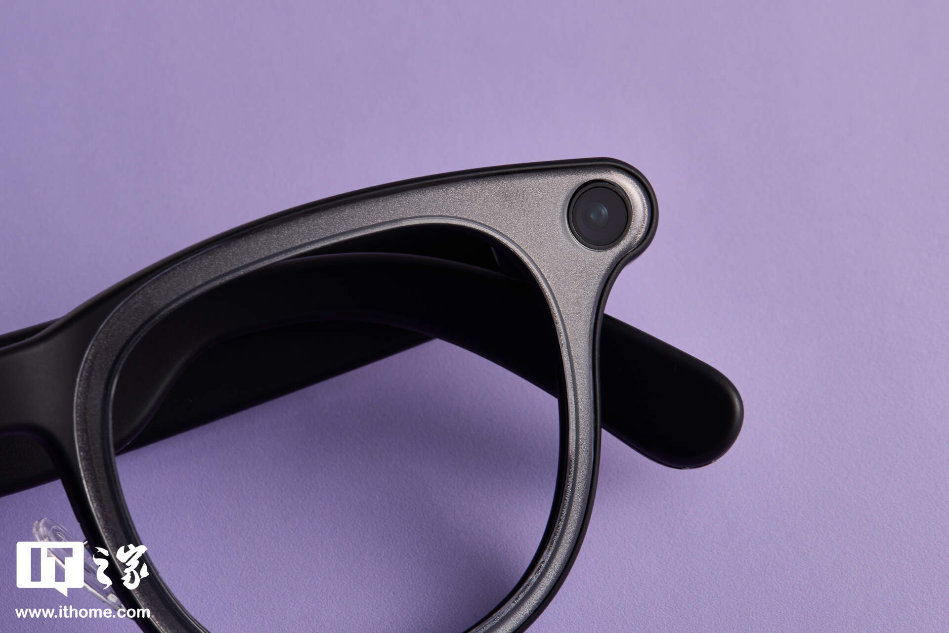 【IT之家开箱】雷鸟 RayNeo V3 Slim AI 拍摄眼镜实拍：39g 轻装上阵，看到就能拍到|雷鸟|IT之家|AI_新浪科技_新浪网