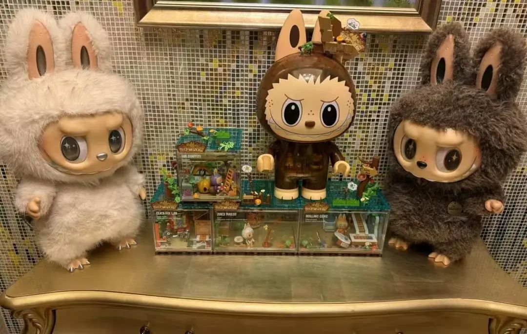 意大利人凌晨3点排队买LABUBU！一只飙到1100元，有人费解|泡泡玛特_新浪财经_新浪网