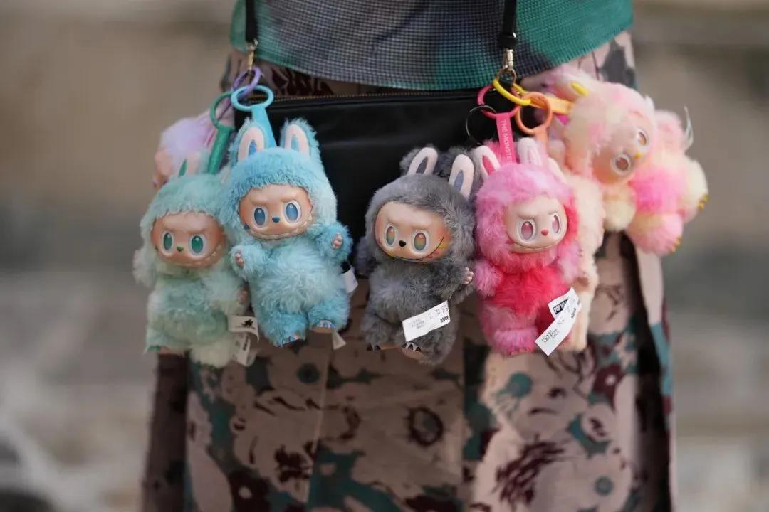 Labubu凭啥那么火？|泡泡玛特_新浪科技_新浪网