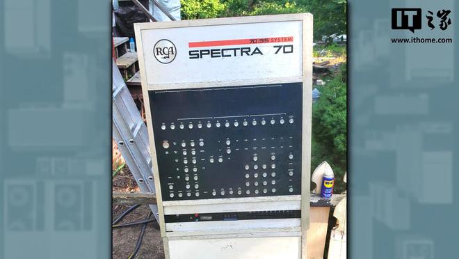 网友意外发现1966年RCA Spectra 70/35罕见计算机控制面板|ibm_新浪财经_新浪网