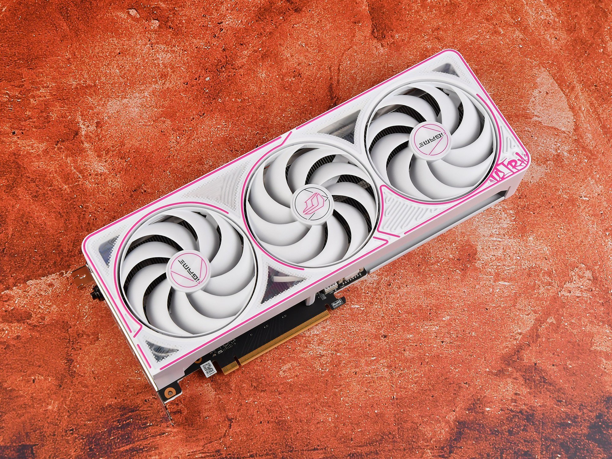 iGame RTX 5060实测《F1 25》 2K终极光追无压力！_新浪科技_新浪网