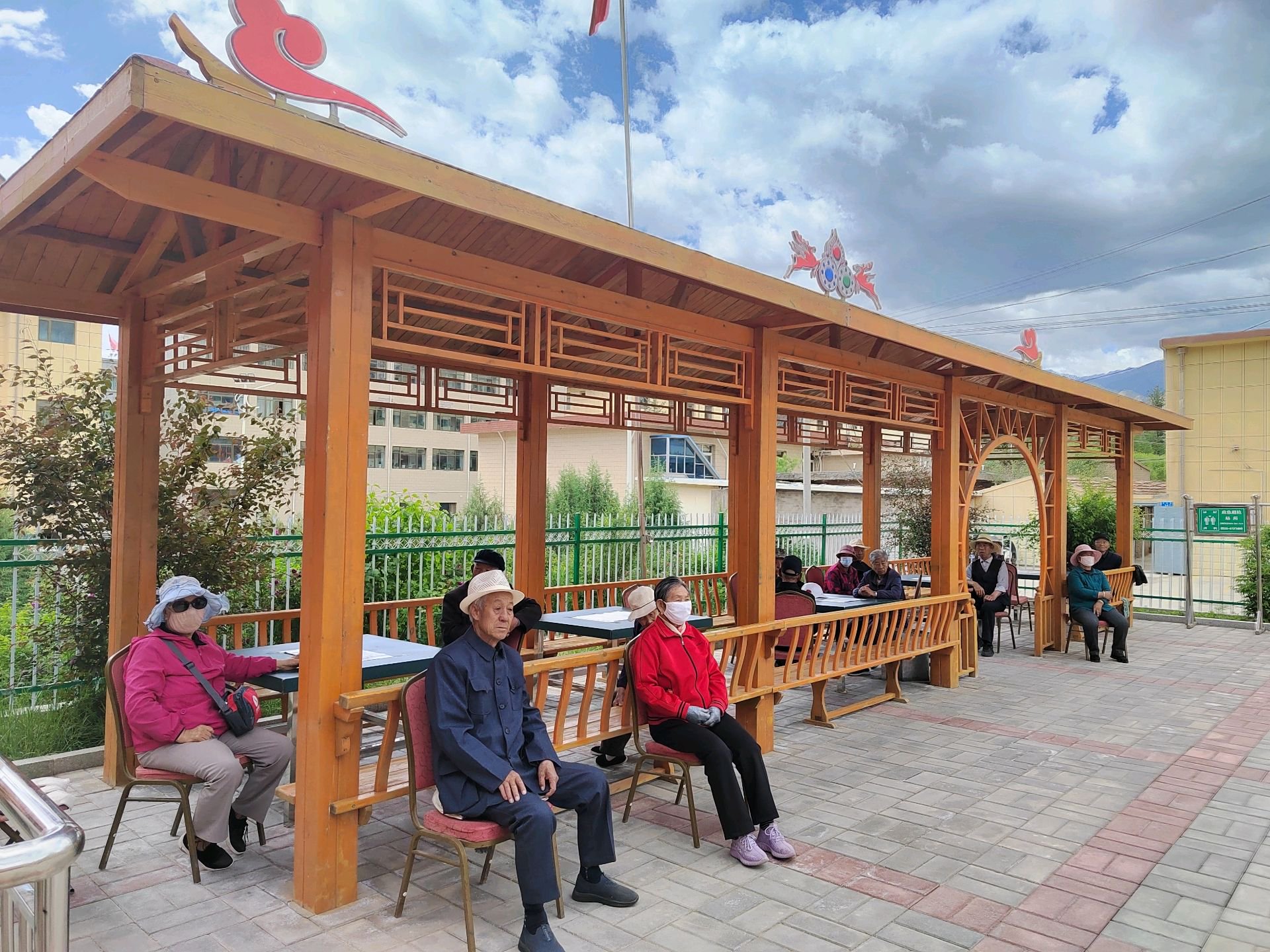 祁连山下是我家 | 祁连山下暖阳融融 老年之家情满人间——探访肃南县老年福利服务中心|祁连山_新浪财经_新浪网