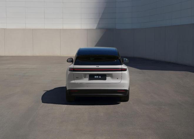 理想第三款纯电车型理想i6曝光 售价或和L6相近_新浪财经_新浪网