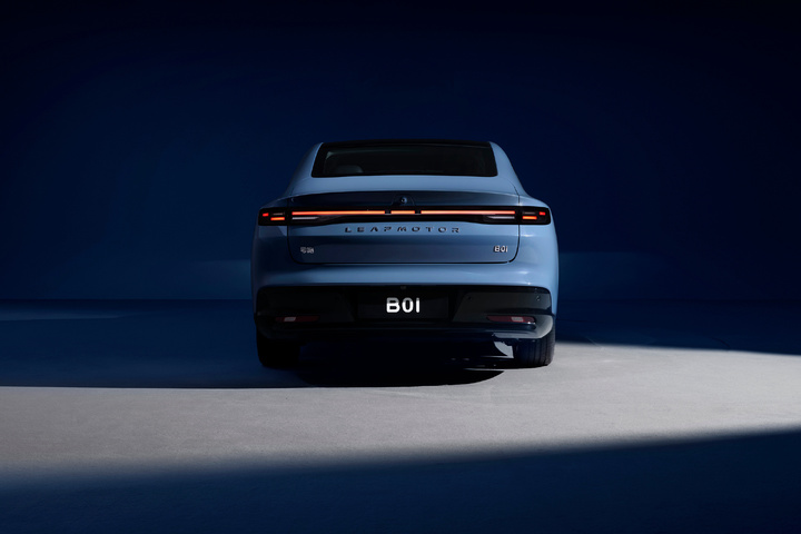 预售 10.58 万元起，好开又好看的零跑 B01 要给小鹏上压力了|轿车|小鹏_新浪科技_新浪网