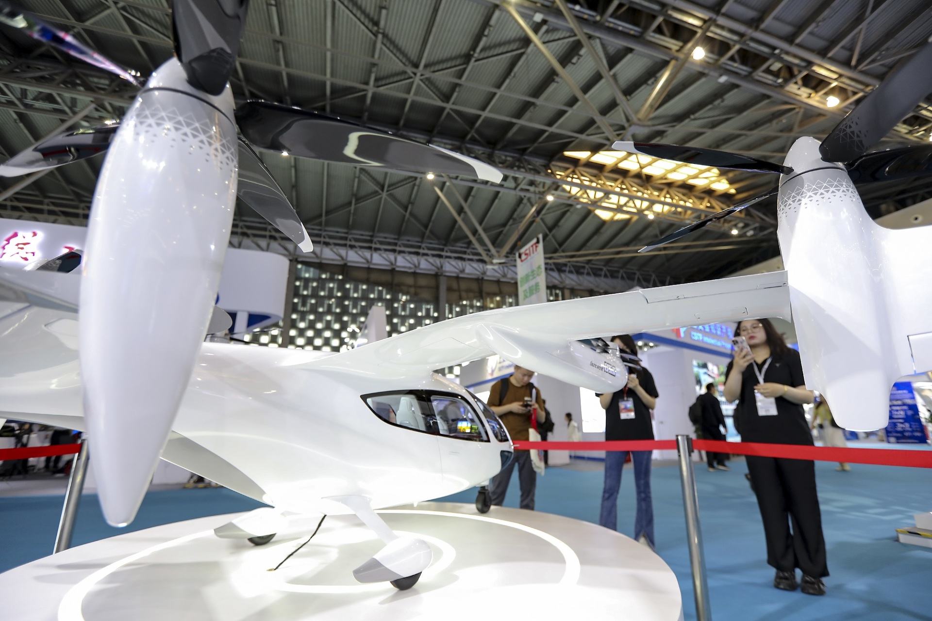 中东土豪出手！10亿美元，订购350架！上海“空中的士”创中国eVTOL出海纪录|中国_新浪财经_新浪网