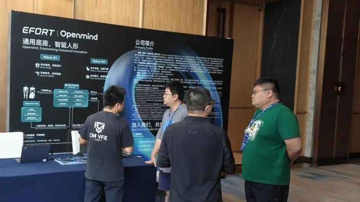 启智机器人亮相AIM2025：以开放生态共筑具身智能未来|机器人_新浪财经_新浪网