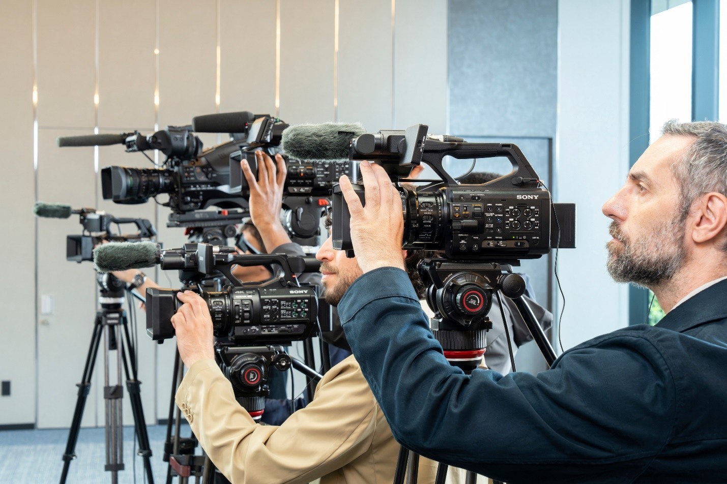 索尼推出 4K 3-CMOS传感器XDCAM手持摄录一体机PXW-Z380|索尼_新浪科技_新浪网