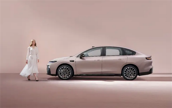 不靠电池堆料！零跑B01百公里仅11.4度电 续航达成率90%_新浪科技_新浪网