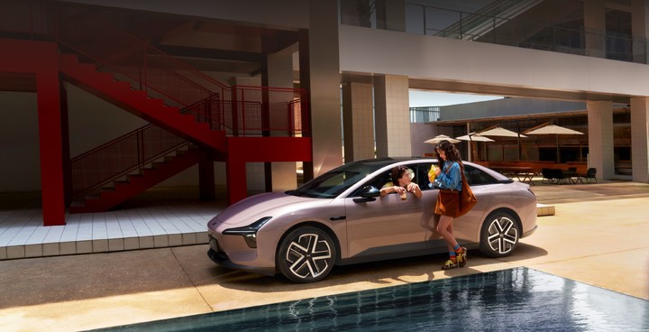 8.98 万元起的零跑 B01，是现在最具性价比的 10 万元级轿车|轿车|元|性价比_新浪科技_新浪网