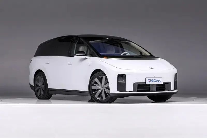 调整售价！33.98万！标配即顶配！双电机智能四驱！720km续航！理想i8做对了吗？_新浪财经_新浪网