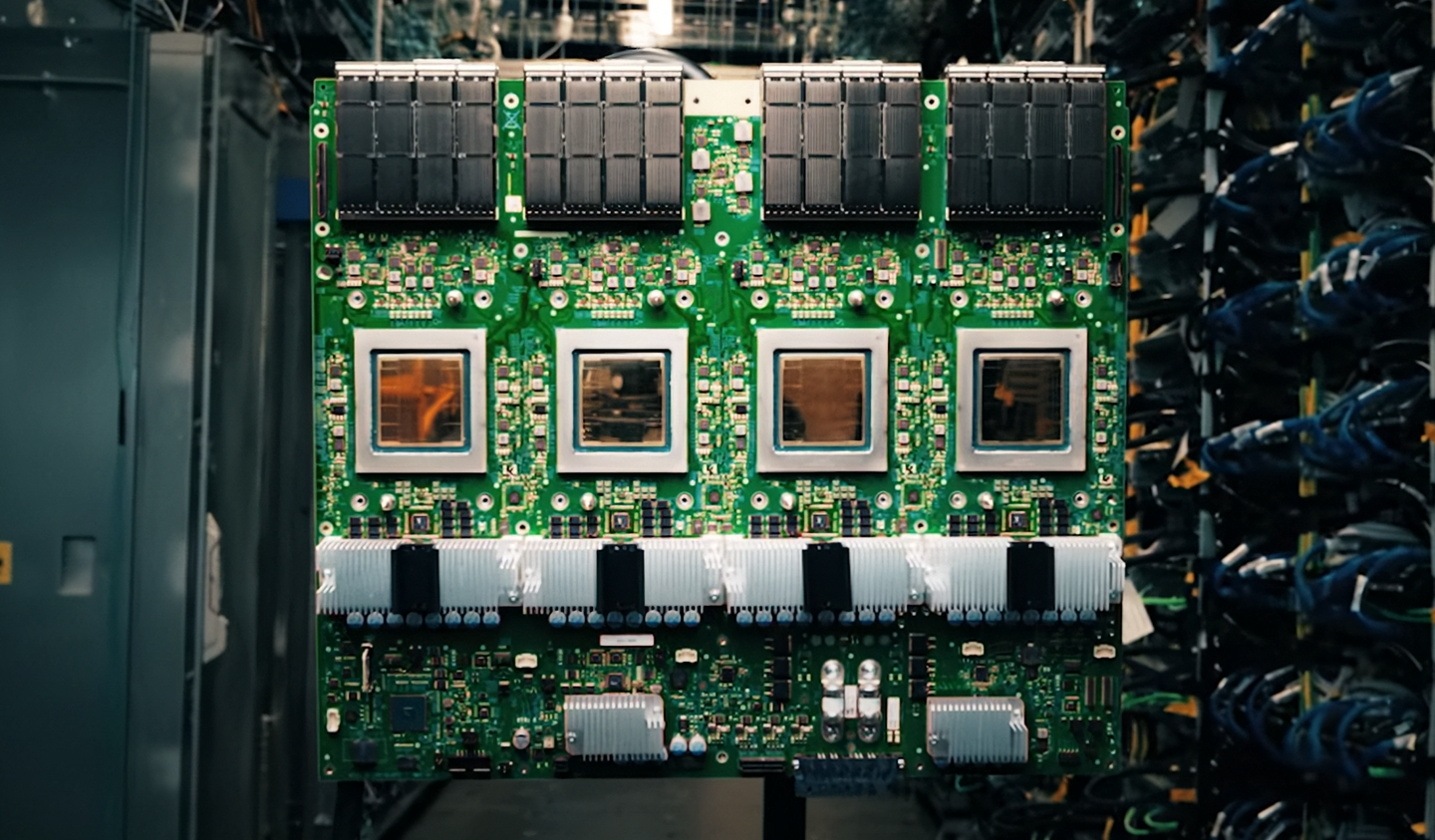Google最強 AI 平台：第七代 TPU 架構 Superpod 曝光，9216 個芯片 + 192GB HBM - 新浪香港