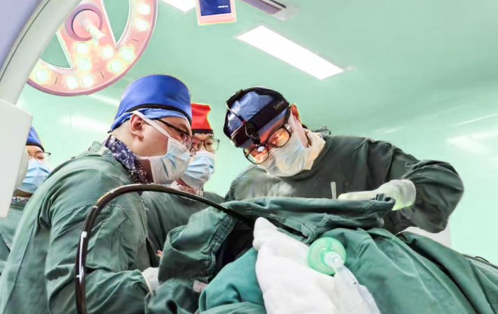 微创置换主动脉瓣，重启“生命之门”——万峰教授团队成功实施高难度TA-TAVR_手机新浪网