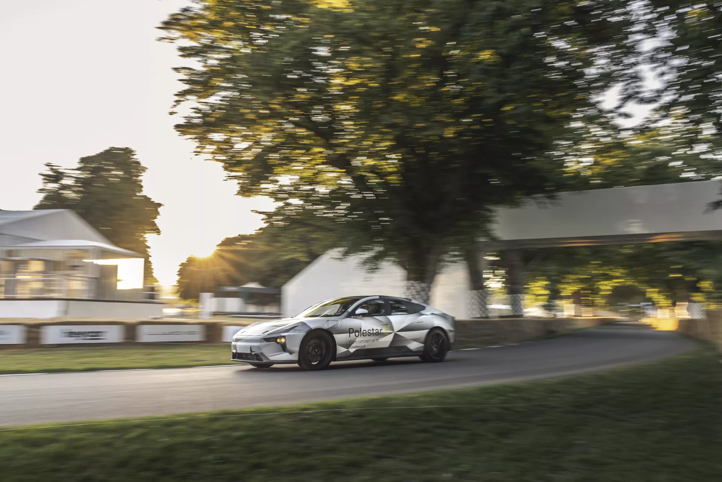 极星 Polestar 5 性能版轿跑曝光：872 马力、零百加速 3.2 秒，对标保时捷 Taycan_新浪科技_新浪网