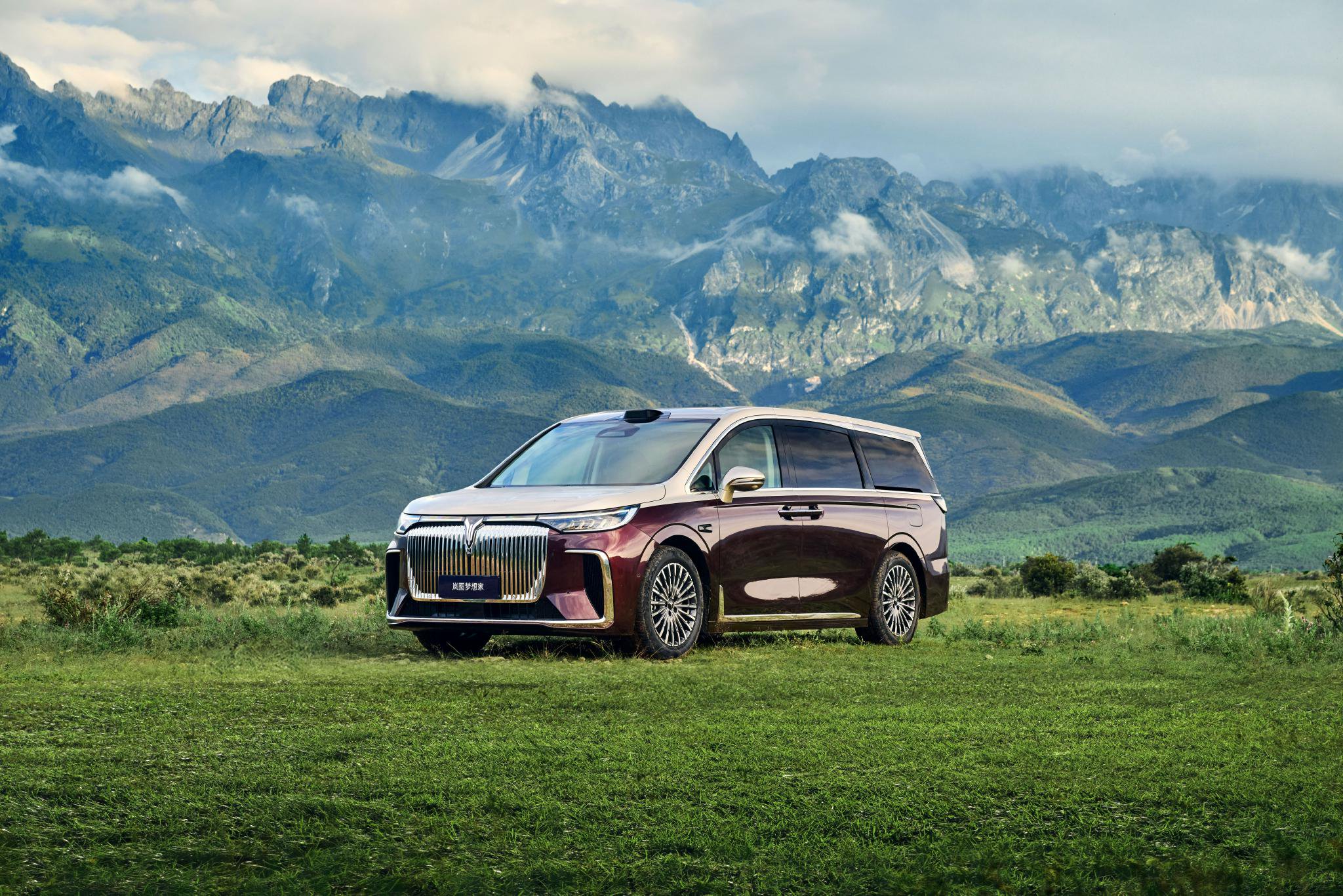 “全球首款800V智能超混MPV”2026款岚图梦想家预售1小时订单破万|混动_新浪财经_新浪网