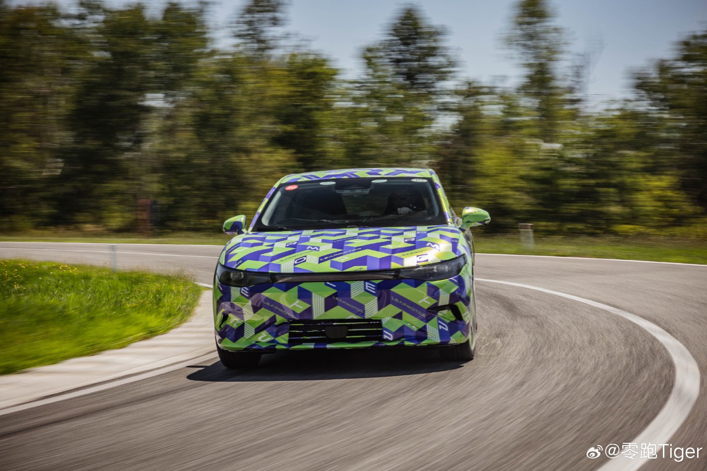 零跑 Lafa5 官方伪装照公布，9 月 8 日慕尼黑车展全球首发亮相|慕尼黑车展_新浪科技_新浪网