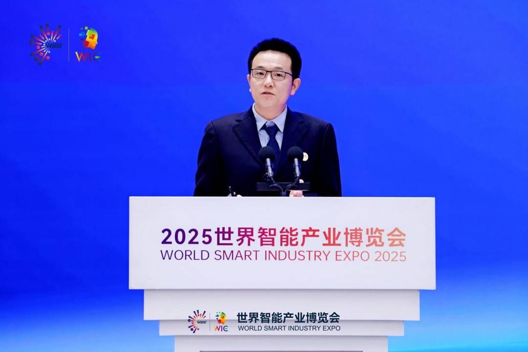 首个AI计算开放架构发布 国产智算迎来“安卓模式”|AI|中科曙光|集群_新浪科技_新浪网