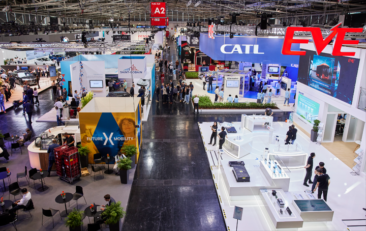 零跑两厢车 Lafa 5 欧洲首秀，CEO 朱江明：明年月销 10 万辆|两厢_新浪科技_新浪网