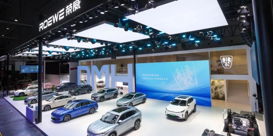 荣威M7 DMH发布AI智控底盘，将30万级车型的技术引入10万级市场|荣威_新浪财经_新浪网