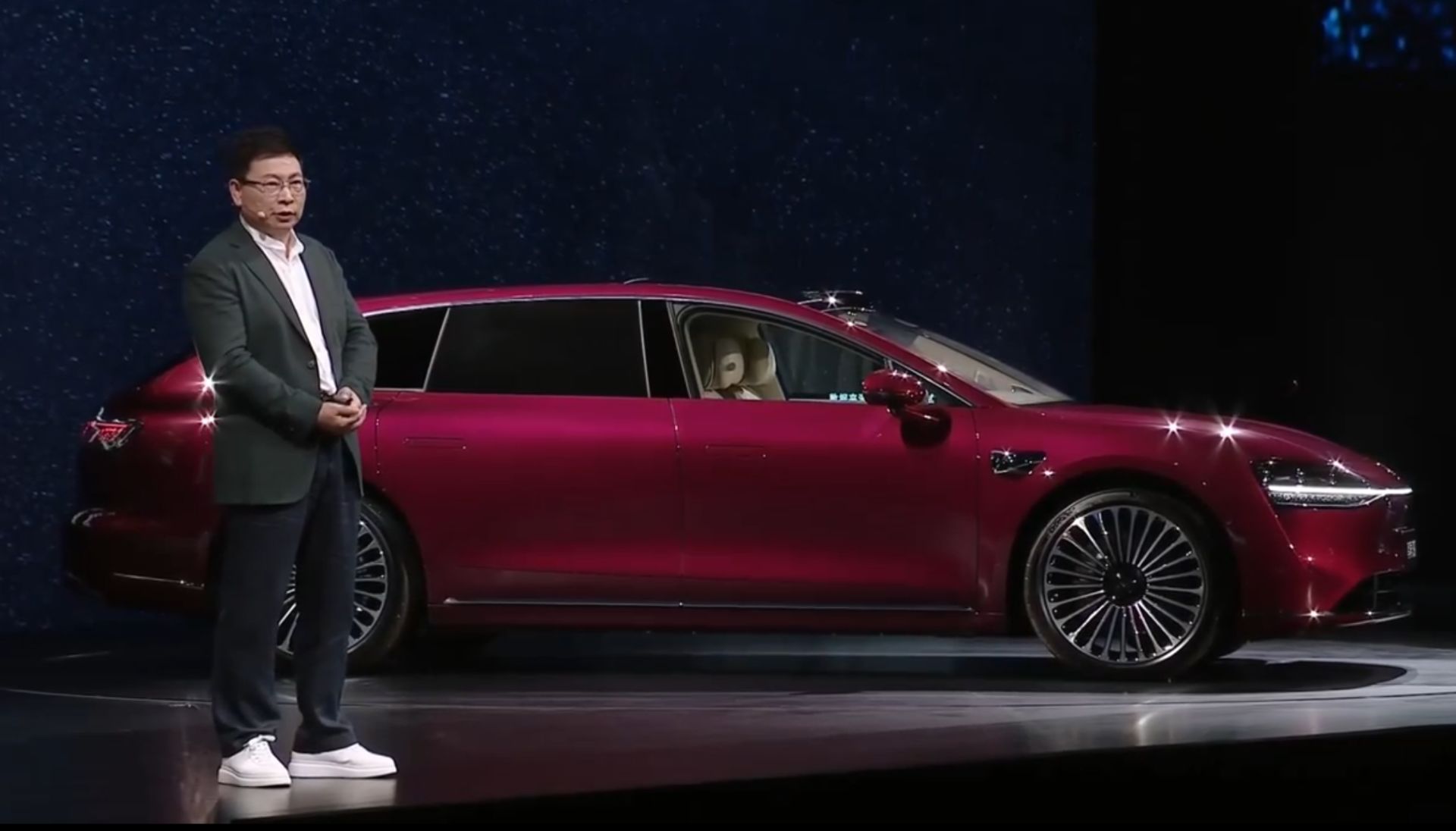 30.98万起，享界S9T上市！余承东：开订即火爆，累计小订突破4万台！鸿蒙智行第一款旅行车|旅行版_新浪财经_新浪网