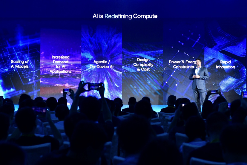 Arm高级副总裁Chris Bergey：手机将成AI伴侣 家用机器人普及尚待观察|独家专访_新浪财经_新浪网