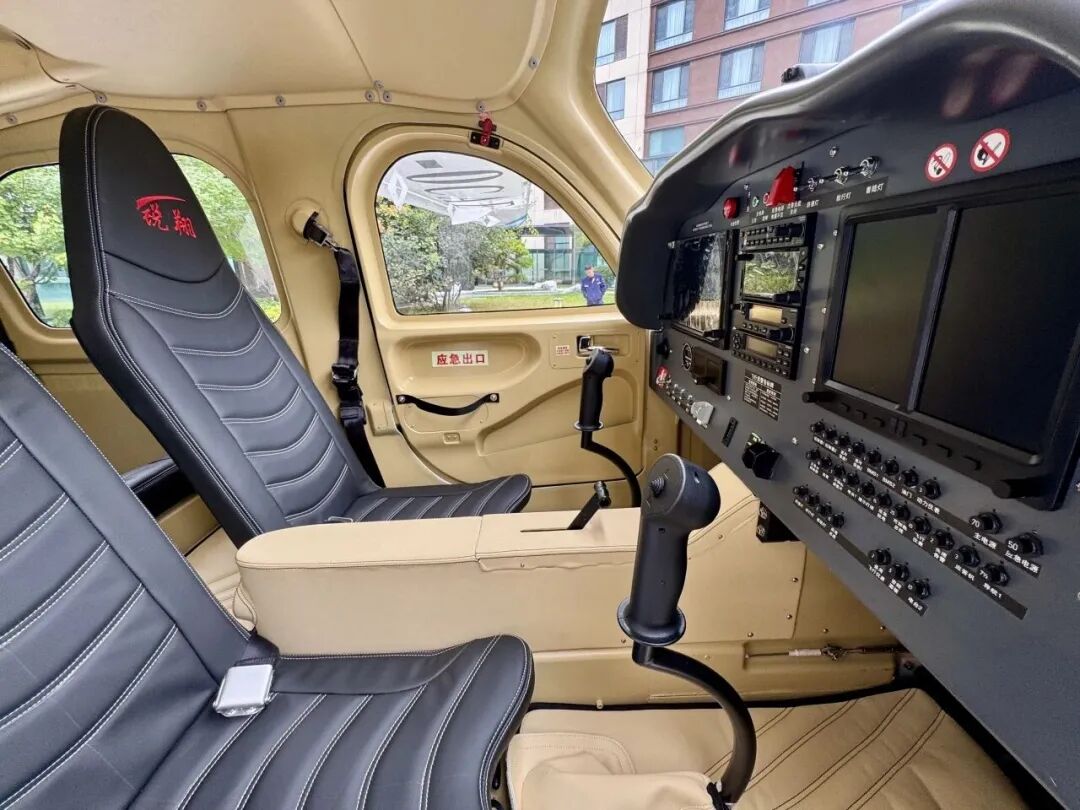 全球首款取得适航认证的四座电动飞机：RX4E 在北京总装下线，最大航程 300km|延庆|北京市_新浪科技_新浪网